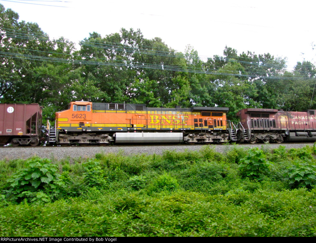 BNSF 5623